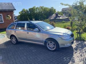 Blue Skoda Octavia 2010 in Valmiera, with an engine capacity of 1.60 L and mileage of 235 thousand km for 4700 €, photo  on AUTOMOTO.COM.LV