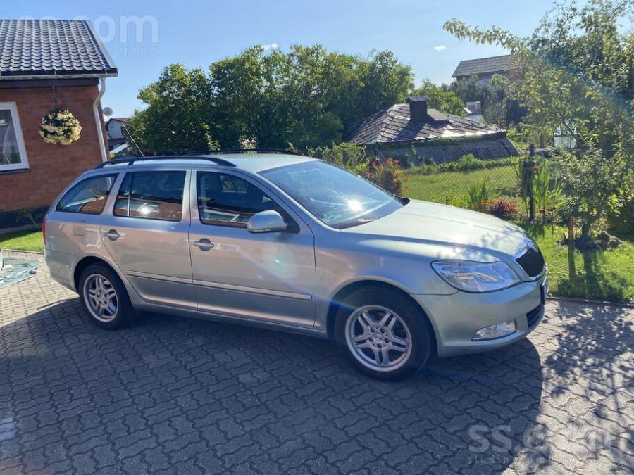 Blue Skoda Octavia 2010 in Valmiera, with an engine capacity of 1.60 L and mileage of 235 thousand km for 4700 €, photo 1 on AUTOMOTO.COM.LV