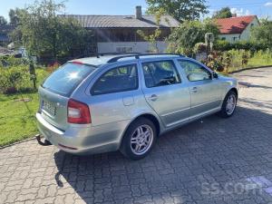 Blue Skoda Octavia 2010 in Valmiera, with an engine capacity of 1.60 L and mileage of 235 thousand km for 4700 €, photo 3 on AUTOMOTO.COM.LV