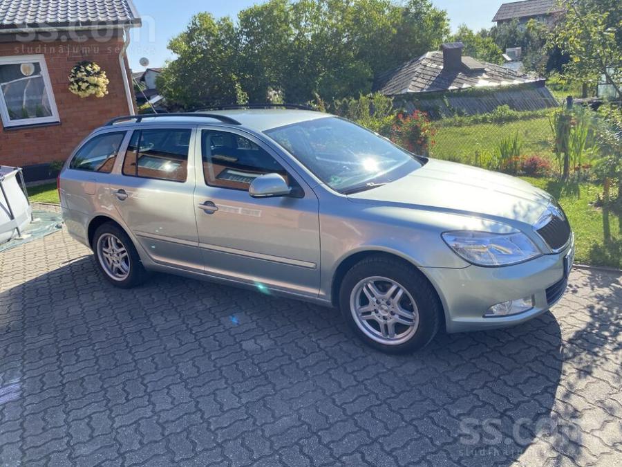 Blue Skoda Octavia 2010 in Valmiera, with an engine capacity of 1.60 L and mileage of 235 thousand km for 4700 €, photo 4 on AUTOMOTO.COM.LV