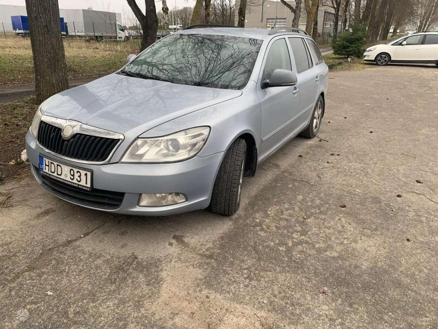 Blue Skoda Octavia 2010 in Siauliai, with an engine capacity of 1.60 L and mileage of 550 thousand km for 850 €, photo 1 on AUTOMOTO.COM.LV
