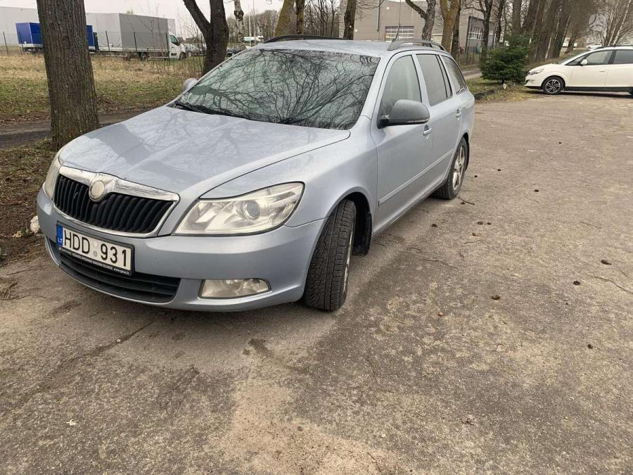Blue Skoda Octavia 2010 in Siauliai, with an engine capacity of 1.60 L and mileage of 550 thousand km for 850 €, photo 3 on AUTOMOTO.COM.LV