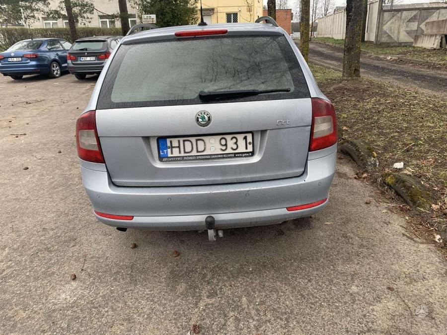 Blue Skoda Octavia 2010 in Siauliai, with an engine capacity of 1.60 L and mileage of 550 thousand km for 850 €, photo 4 on AUTOMOTO.COM.LV