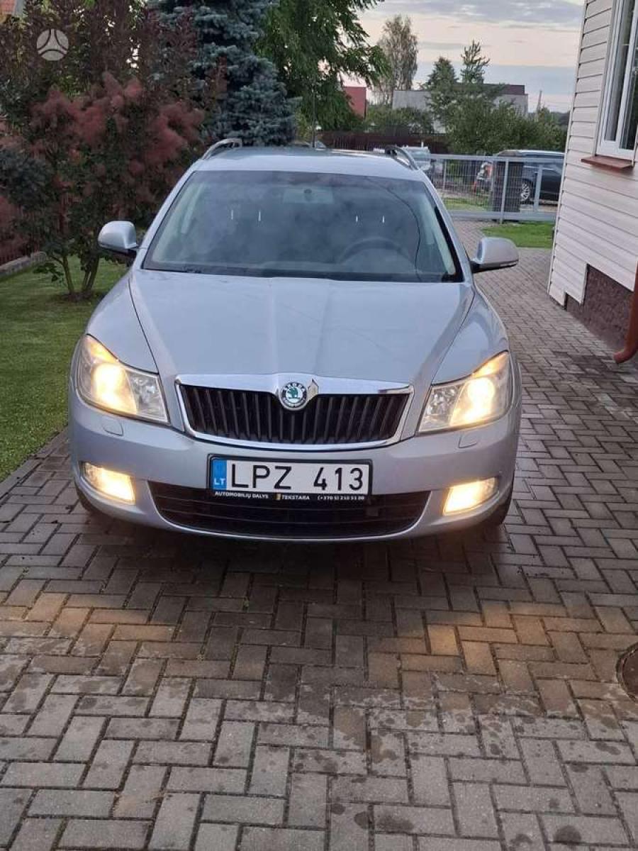 Blue Skoda Octavia 2010 in Vilnius, with an engine capacity of 1.60 L and mileage of 374 thousand km for 2200 €, photo 1 on AUTOMOTO.COM.LV