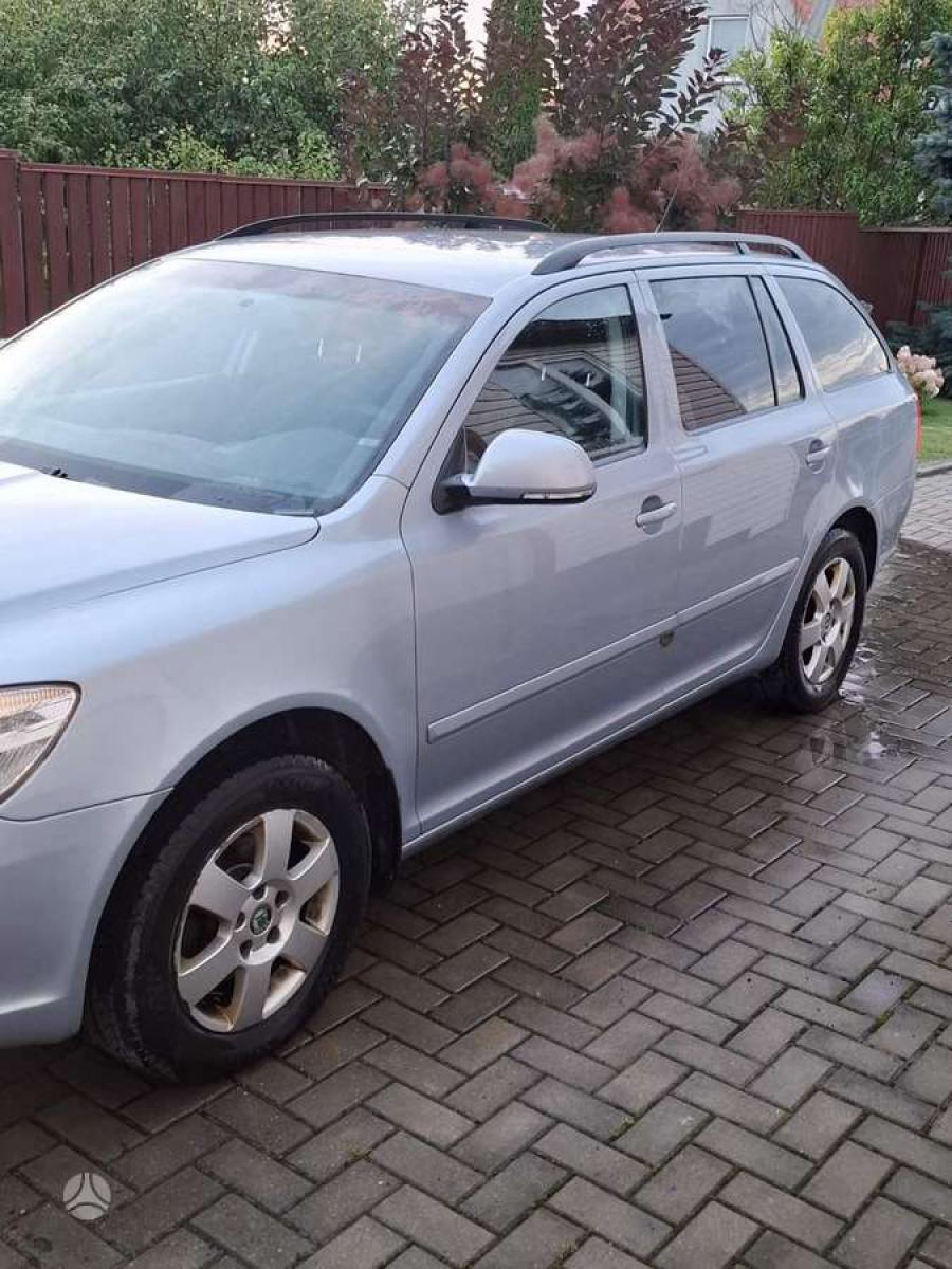 Blue Skoda Octavia 2010 in Vilnius, with an engine capacity of 1.60 L and mileage of 374 thousand km for 2200 €, photo 5 on AUTOMOTO.COM.LV