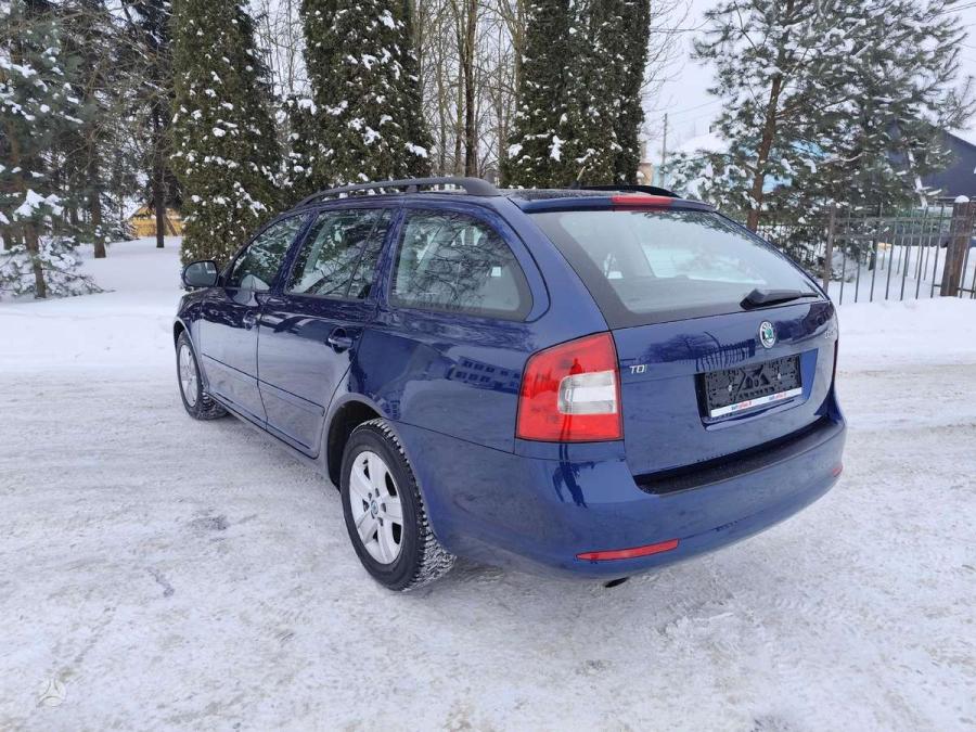 Zils Skoda Octavia 2011 Kauņa, ar dzinēja tilpumu 1.60 L un nobraukumu 277 tūkst. km par 3250 €, foto 10 vietnē AUTOMOTO.COM.LV