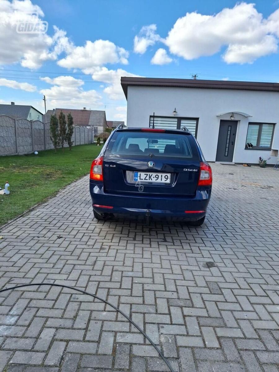 Blue Skoda Octavia 2011 in Kelme, with an engine capacity of 2.00 L and mileage of 246 thousand km for 3150 €, photo 6 on AUTOMOTO.COM.LV