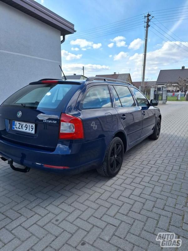 Blue Skoda Octavia 2011 in Kelme, with an engine capacity of 2.00 L and mileage of 246 thousand km for 3150 €, photo 6 on AUTOMOTO.COM.LV