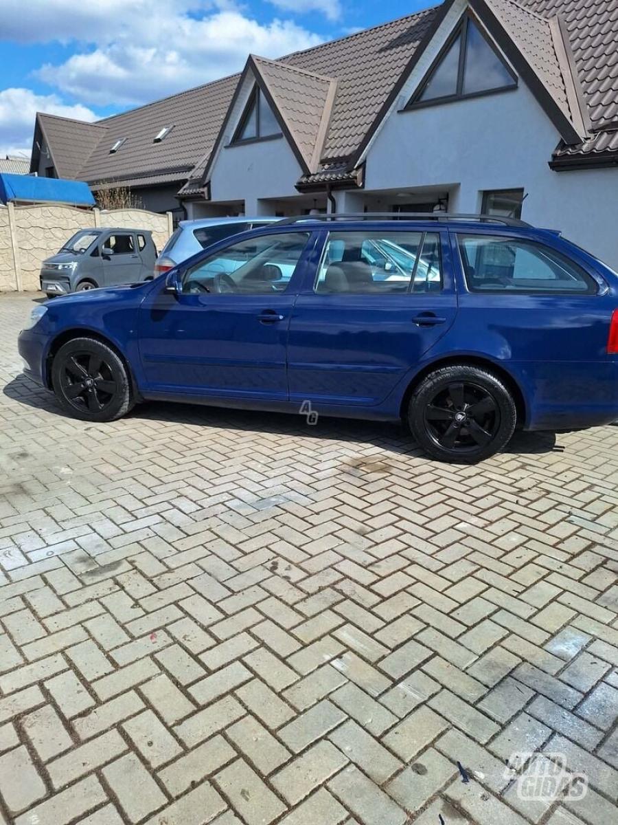 Blue Skoda Octavia 2011 in Kelme, with an engine capacity of 2.00 L and mileage of 246 thousand km for 3150 €, photo 10 on AUTOMOTO.COM.LV