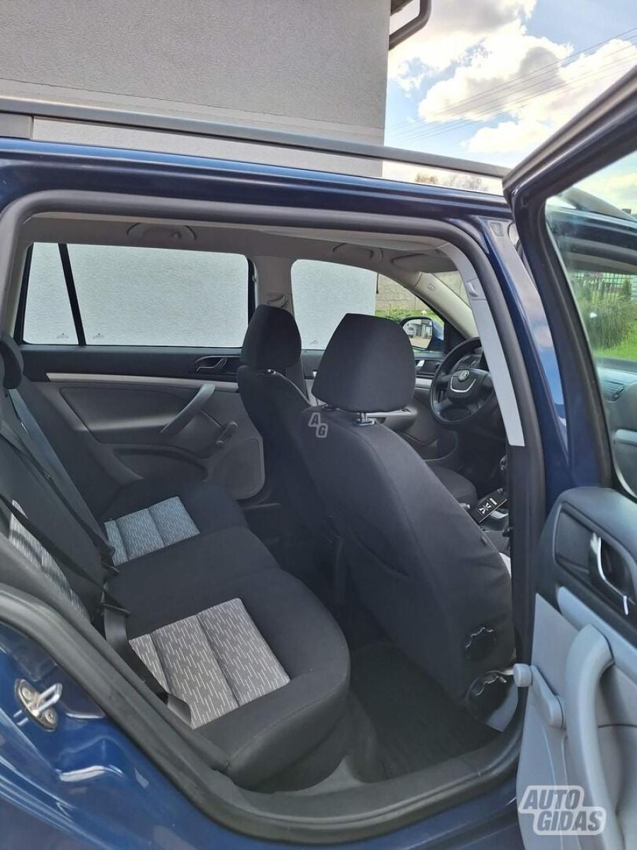 Blue Skoda Octavia 2011 in Kelme, with an engine capacity of 2.00 L and mileage of 246 thousand km for 3150 €, photo 34 on AUTOMOTO.COM.LV