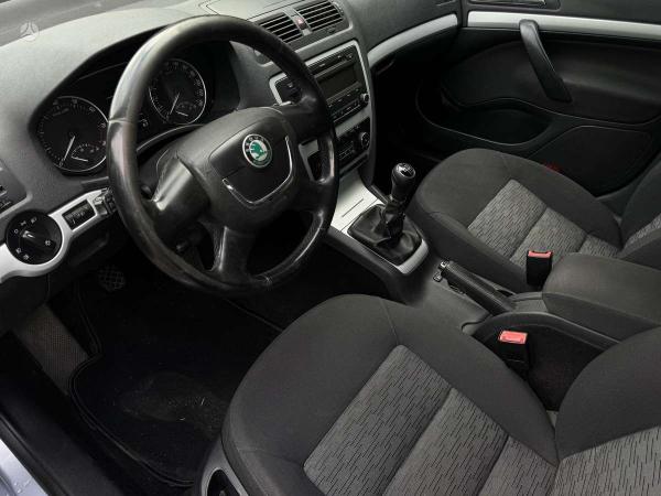 Zils Skoda Octavia 2011 Marijampole, ar dzinēja tilpumu 1.80 L un nobraukumu 197 tūkst. km par 2999 €, foto 8 vietnē AUTOMOTO.COM.LV