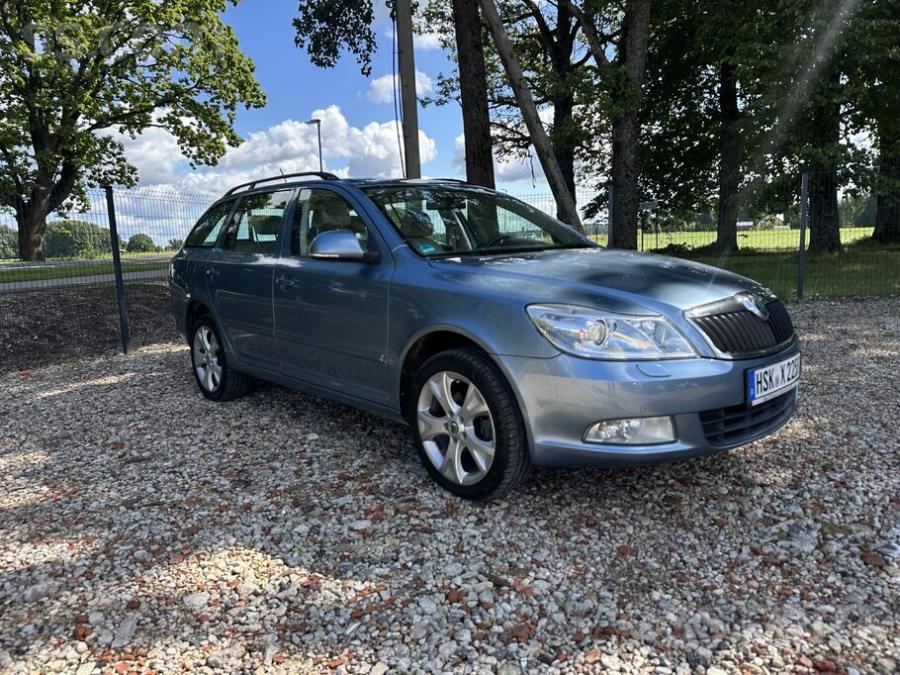 Zils Skoda Octavia 2011 Cēsis, ar dzinēja tilpumu 1.60 L un nobraukumu 0 tūkst. km par 6900 €, foto 3 vietnē AUTOMOTO.COM.LV