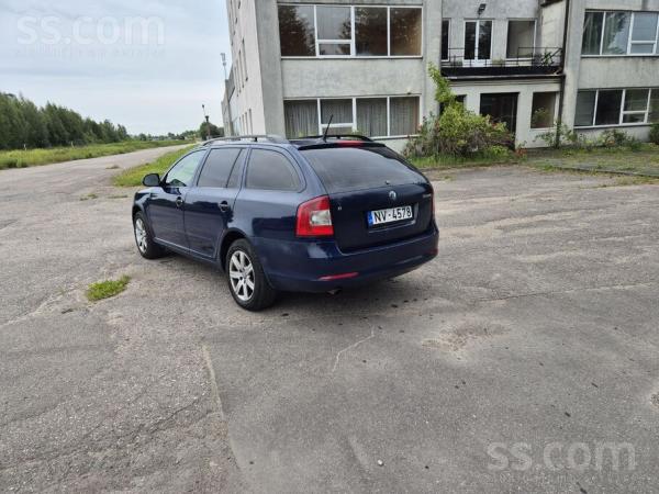 Zils Skoda Octavia 2012 Jelgava, ar dzinēja tilpumu 2.00 L un nobraukumu 271 tūkst. km par 2800 €, foto 4 vietnē AUTOMOTO.COM.LV