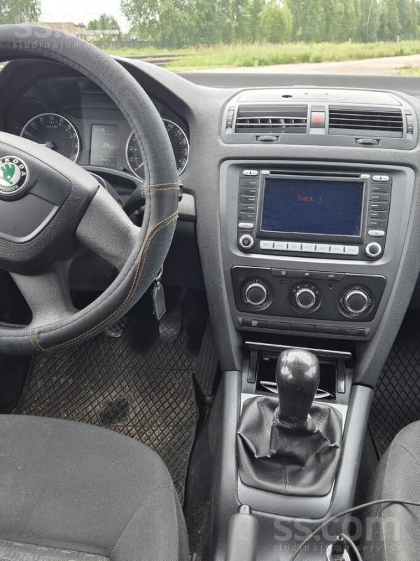 Zils Skoda Octavia 2012 Jelgava, ar dzinēja tilpumu 2.00 L un nobraukumu 271 tūkst. km par 2800 €, foto 5 vietnē AUTOMOTO.COM.LV