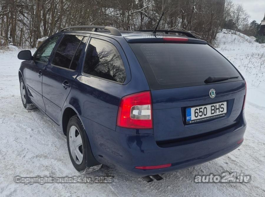 Zils Skoda Octavia 2012 Tallina, ar dzinēja tilpumu 2.00 L un nobraukumu 208 tūkst. km par 4990 €, foto 5 vietnē AUTOMOTO.COM.LV