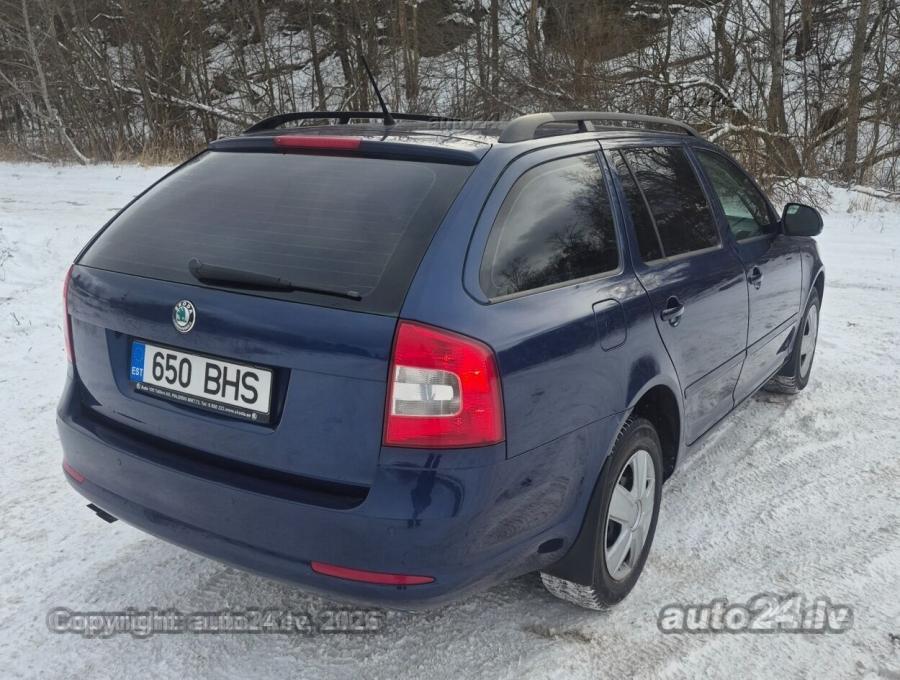 Zils Skoda Octavia 2012 Tallina, ar dzinēja tilpumu 2.00 L un nobraukumu 208 tūkst. km par 4990 €, foto 6 vietnē AUTOMOTO.COM.LV