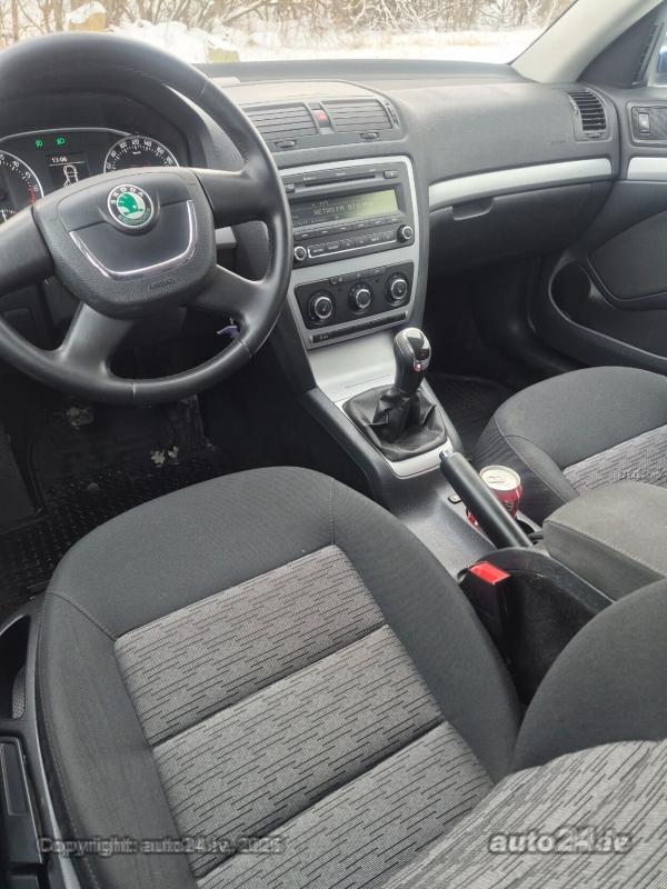 Blue Skoda Octavia 2012 in Tallinn, with an engine capacity of 2.00 L and mileage of 208 thousand km for 4990 €, photo 11 on AUTOMOTO.COM.LV