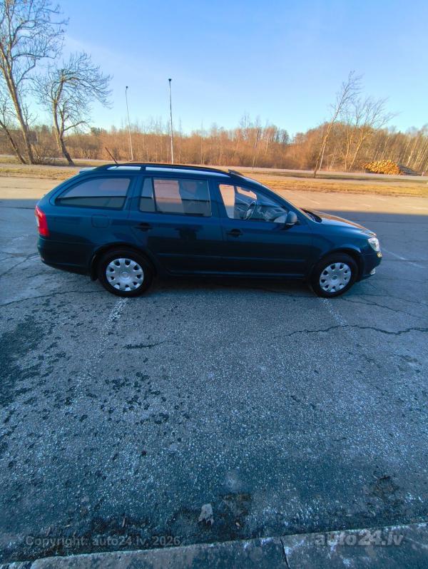 Blue Skoda Octavia 2012 in Tallinn, with an engine capacity of 1.60 L and mileage of 199 thousand km for 2800 €, photo 4 on AUTOMOTO.COM.LV