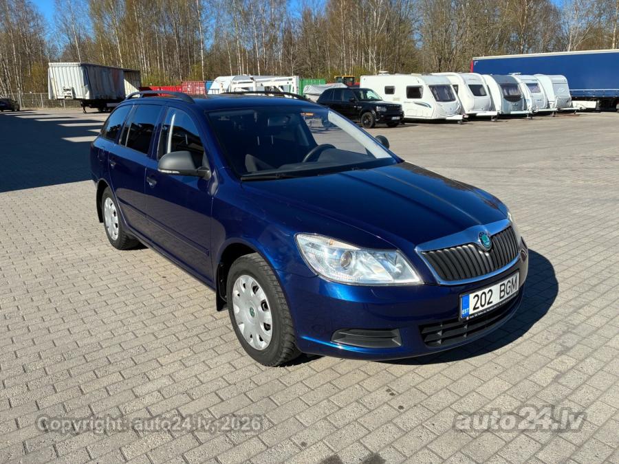 Zils Skoda Octavia 2012 Pērnava, ar dzinēja tilpumu 1.20 L un nobraukumu 137 tūkst. km par 2490 €, foto 3 vietnē AUTOMOTO.COM.LV