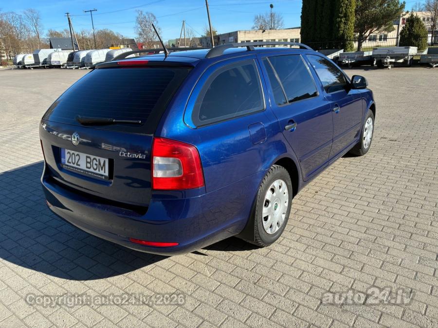 Zils Skoda Octavia 2012 Pērnava, ar dzinēja tilpumu 1.20 L un nobraukumu 137 tūkst. km par 2490 €, foto 4 vietnē AUTOMOTO.COM.LV