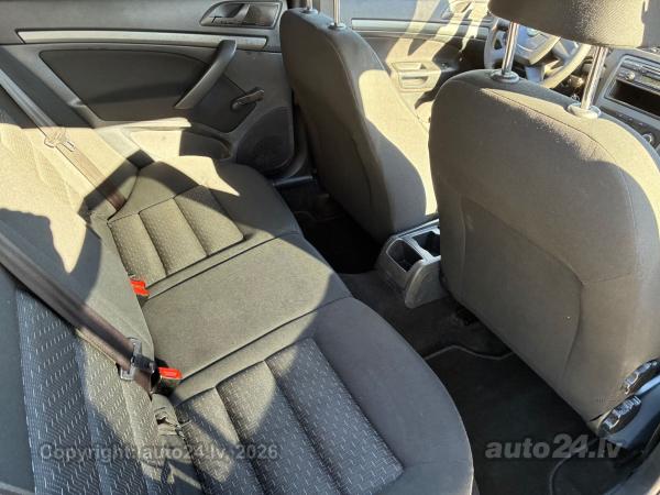 Zils Skoda Octavia 2012 Pērnava, ar dzinēja tilpumu 1.20 L un nobraukumu 137 tūkst. km par 2490 €, foto 6 vietnē AUTOMOTO.COM.LV
