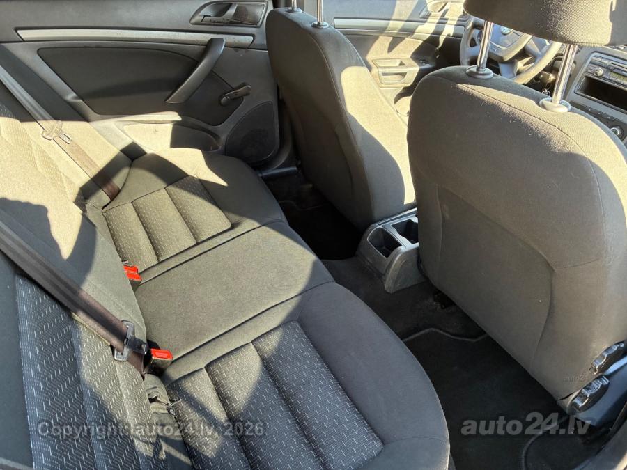 Zils Skoda Octavia 2012 Pērnava, ar dzinēja tilpumu 1.20 L un nobraukumu 137 tūkst. km par 2490 €, foto 7 vietnē AUTOMOTO.COM.LV