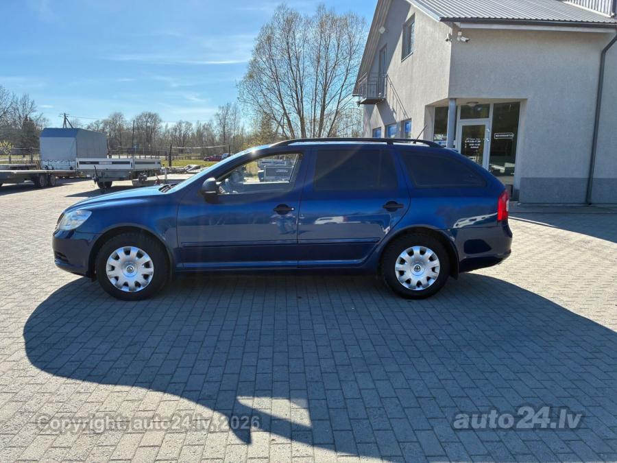 Zils Skoda Octavia 2012 Pērnava, ar dzinēja tilpumu 1.20 L un nobraukumu 137 tūkst. km par 2490 €, foto 8 vietnē AUTOMOTO.COM.LV