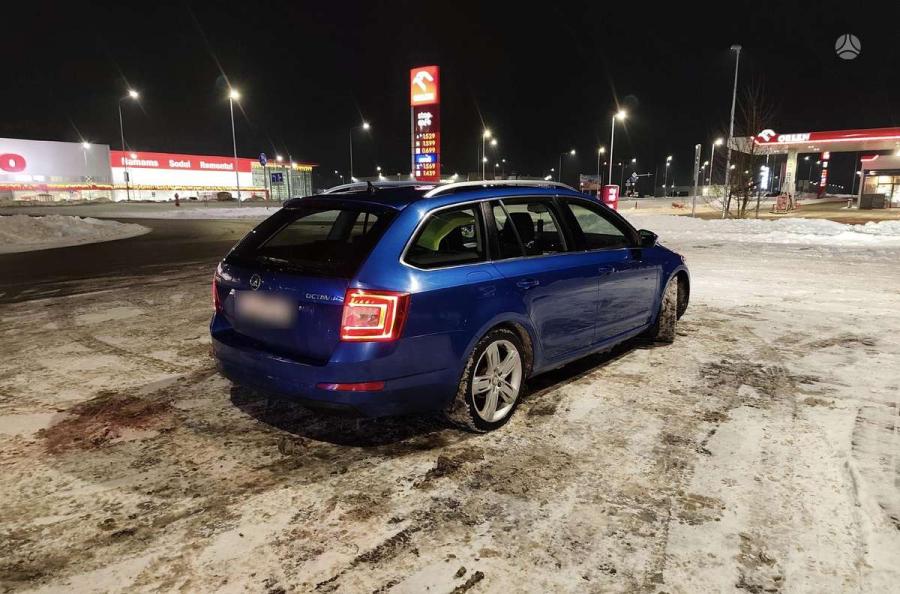 Blue Skoda Octavia 2013 in Panevezys, with an engine capacity of 1.60 L and mileage of 398 thousand km for 4950 €, photo 3 on AUTOMOTO.COM.LV
