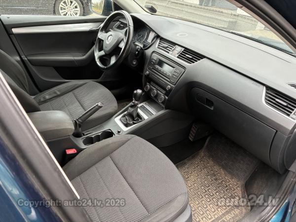 Zils Skoda Octavia 2013 Pērnava, ar dzinēja tilpumu 2.00 L un nobraukumu 187 tūkst. km par 5400 €, foto 3 vietnē AUTOMOTO.COM.LV