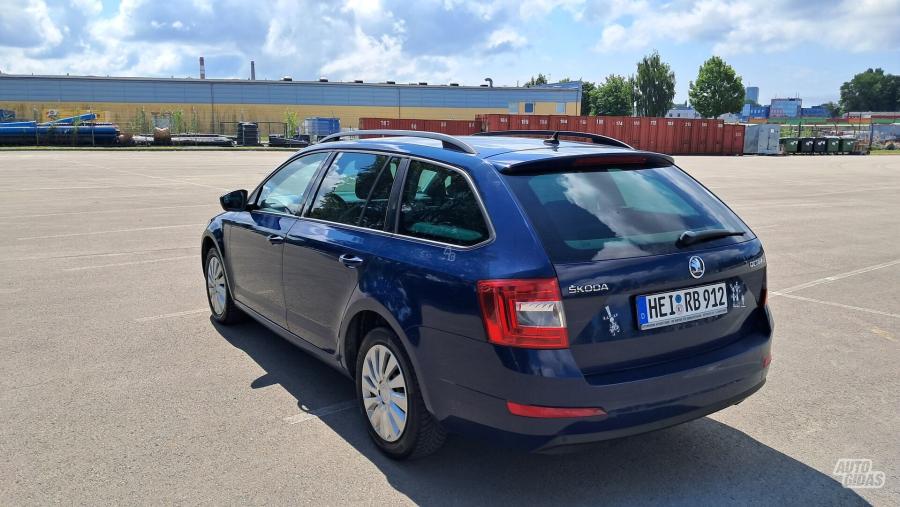 Blue Skoda Octavia 2013 in Klaipeda, with an engine capacity of 2.00 L and mileage of 300 thousand km for 5930 €, photo 4 on AUTOMOTO.COM.LV