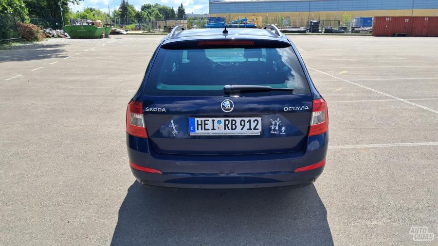 Blue Skoda Octavia 2013 in Klaipeda, with an engine capacity of 2.00 L and mileage of 300 thousand km for 5930 €, photo 9 on AUTOMOTO.COM.LV