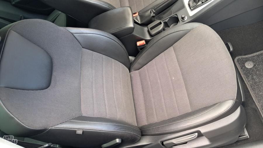 Blue Skoda Octavia 2013 in Klaipeda, with an engine capacity of 2.00 L and mileage of 300 thousand km for 5930 €, photo 19 on AUTOMOTO.COM.LV