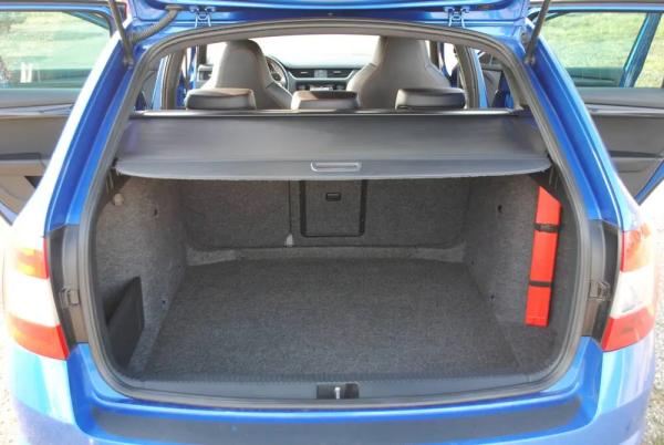 Blue Skoda Octavia 2014 in Riga, with an engine capacity of 2.00 L and mileage of 201 thousand km for 10990 €, photo 10 on AUTOMOTO.COM.LV