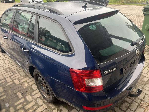 Blue Skoda Octavia 2014 in Sakiai, with an engine capacity of 1.97 L and mileage of 332 thousand km for 2999 €, photo 4 on AUTOMOTO.COM.LV