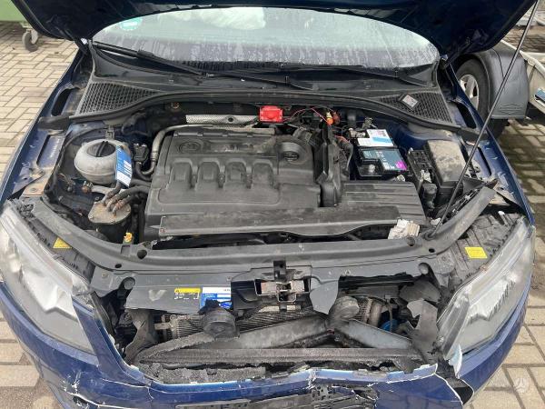 Blue Skoda Octavia 2014 in Sakiai, with an engine capacity of 1.97 L and mileage of 332 thousand km for 2999 €, photo 9 on AUTOMOTO.COM.LV