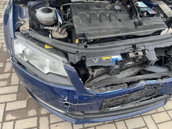 Blue Skoda Octavia 2014 in Sakiai, with an engine capacity of 1.97 L and mileage of 332 thousand km for 2999 €, photo 10 on AUTOMOTO.COM.LV