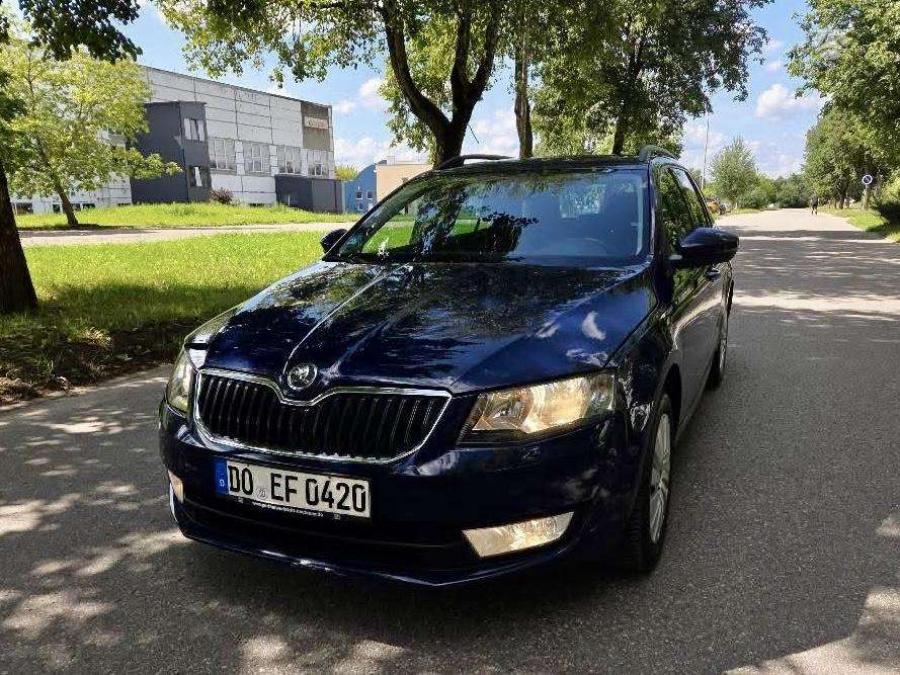 Blue Skoda Octavia 2014 in Utena, with an engine capacity of 1.60 L and mileage of 351 thousand km for 5100 €, photo 1 on AUTOMOTO.COM.LV