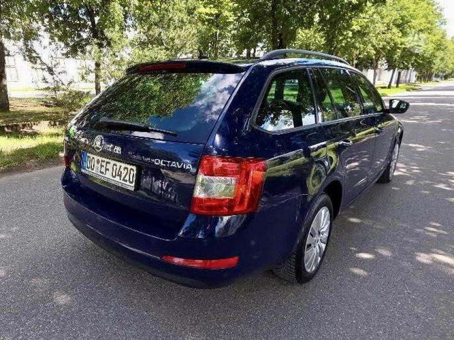 Blue Skoda Octavia 2014 in Utena, with an engine capacity of 1.60 L and mileage of 351 thousand km for 5100 €, photo 6 on AUTOMOTO.COM.LV