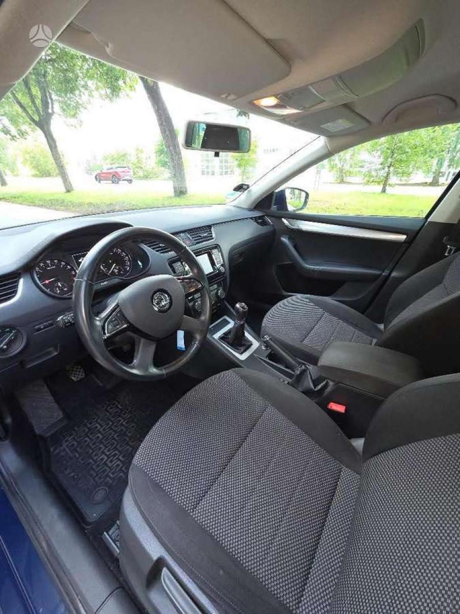 Blue Skoda Octavia 2014 in Utena, with an engine capacity of 1.60 L and mileage of 351 thousand km for 5100 €, photo 12 on AUTOMOTO.COM.LV