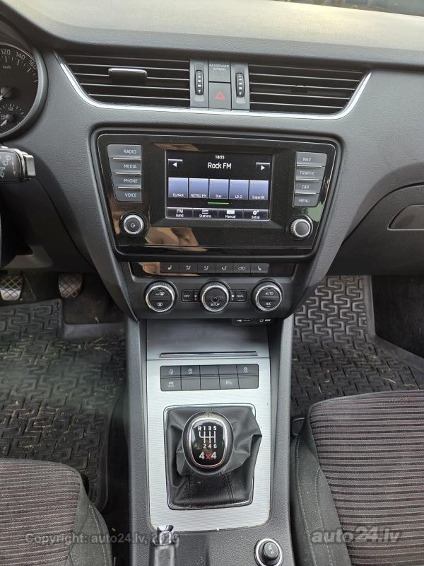 Zils Skoda Octavia 2014 Tallina, ar dzinēja tilpumu 2.00 L un nobraukumu 238 tūkst. km par 9300 €, foto 5 vietnē AUTOMOTO.COM.LV