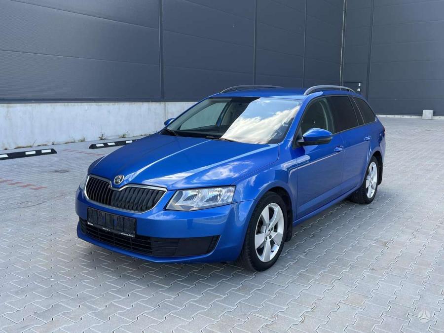 Blue Skoda Octavia 2014 in Siauliai, with an engine capacity of 1.97 L and mileage of 294 thousand km for 5600 €, photo 1 on AUTOMOTO.COM.LV