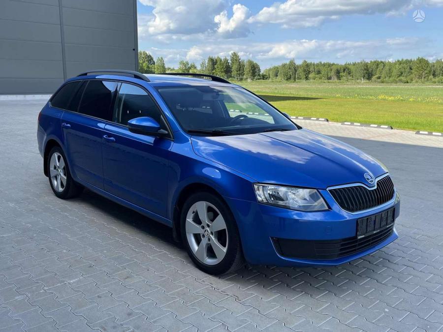 Blue Skoda Octavia 2014 in Siauliai, with an engine capacity of 1.97 L and mileage of 294 thousand km for 5600 €, photo 4 on AUTOMOTO.COM.LV