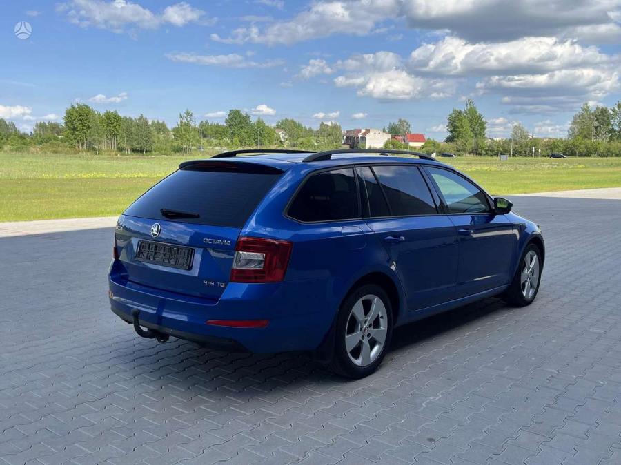Blue Skoda Octavia 2014 in Siauliai, with an engine capacity of 1.97 L and mileage of 294 thousand km for 5600 €, photo 5 on AUTOMOTO.COM.LV