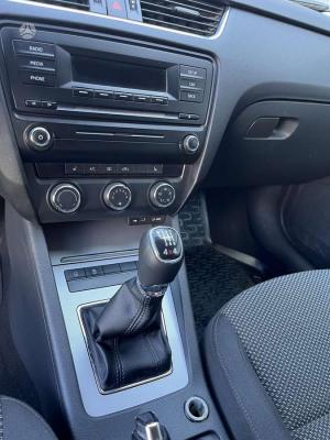 Blue Skoda Octavia 2014 in Siauliai, with an engine capacity of 1.97 L and mileage of 294 thousand km for 5600 €, photo 12 on AUTOMOTO.COM.LV