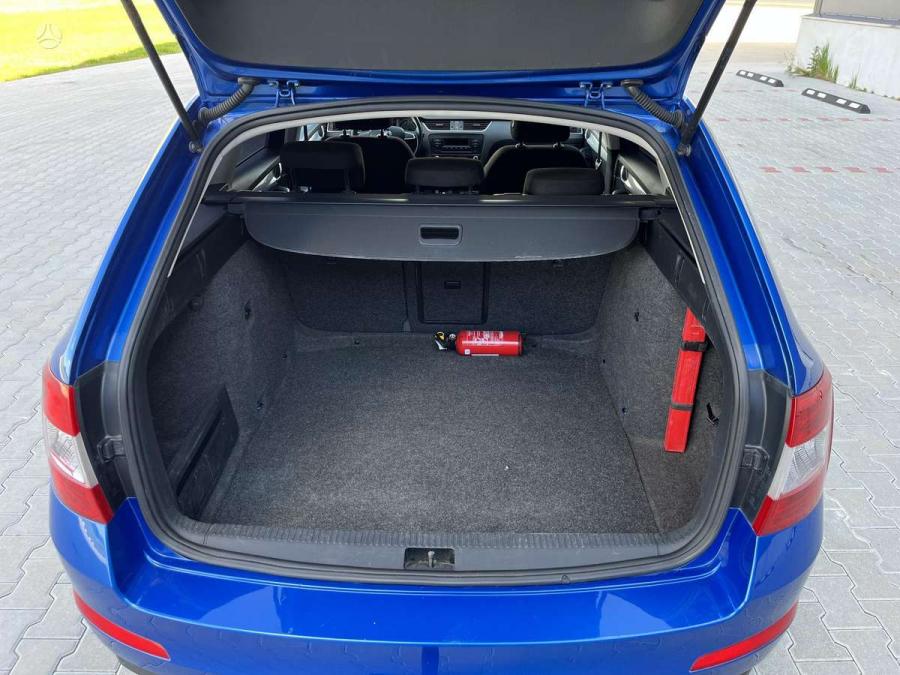 Blue Skoda Octavia 2014 in Siauliai, with an engine capacity of 1.97 L and mileage of 294 thousand km for 5600 €, photo 17 on AUTOMOTO.COM.LV