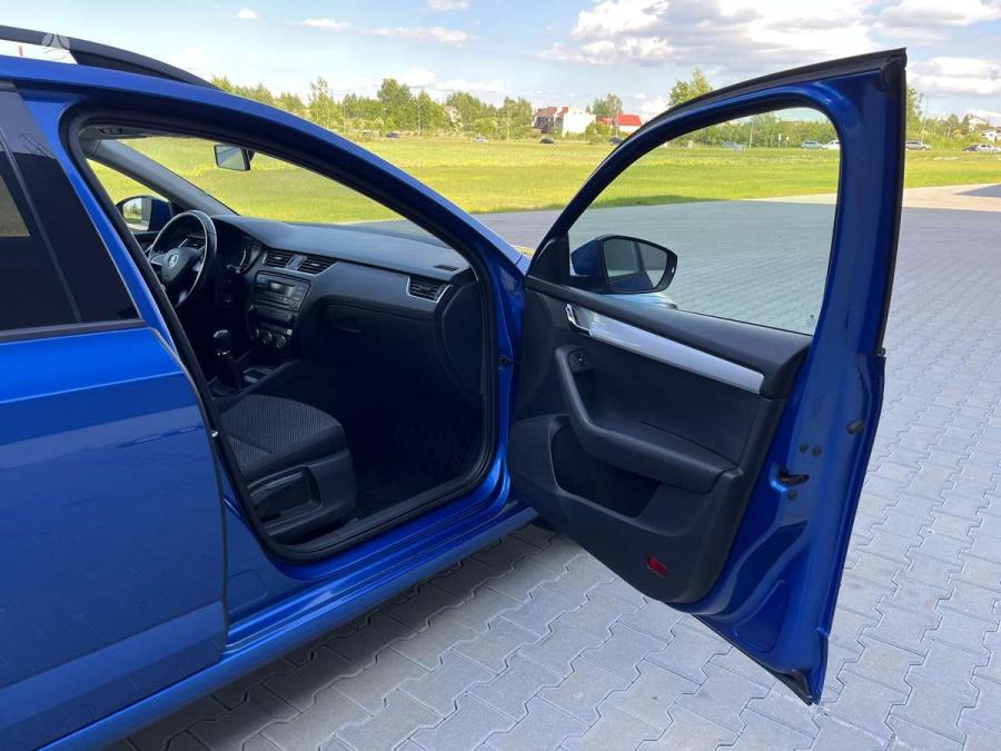 Blue Skoda Octavia 2014 in Siauliai, with an engine capacity of 1.97 L and mileage of 294 thousand km for 5600 €, photo 19 on AUTOMOTO.COM.LV