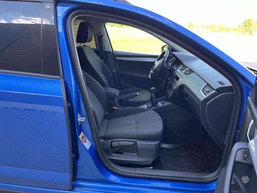 Blue Skoda Octavia 2014 in Siauliai, with an engine capacity of 1.97 L and mileage of 294 thousand km for 5600 €, photo 21 on AUTOMOTO.COM.LV