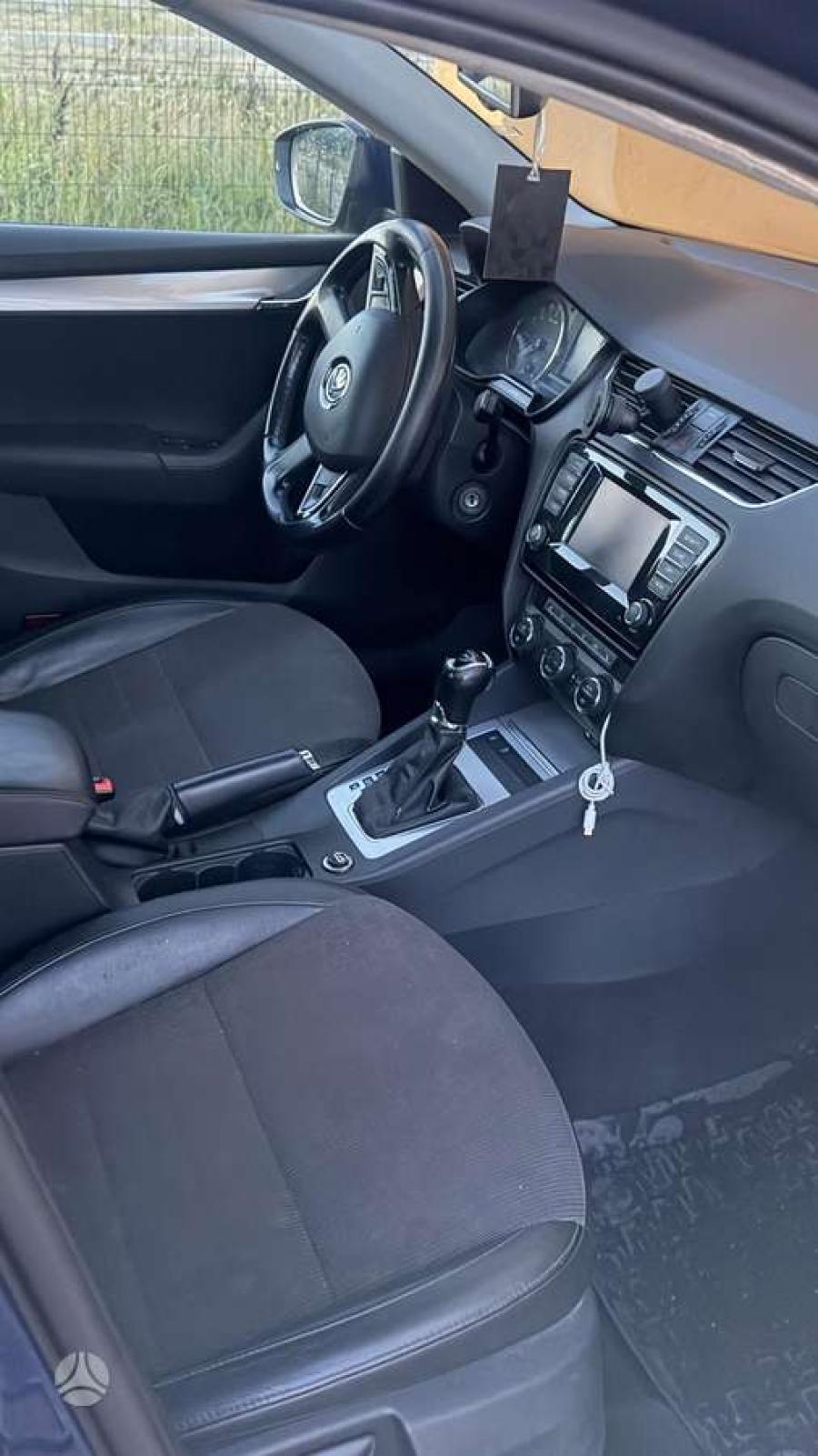 Zils Skoda Octavia 2014 Viļņa, ar dzinēja tilpumu 1.60 L un nobraukumu 398 tūkst. km par 3950 €, foto 15 vietnē AUTOMOTO.COM.LV