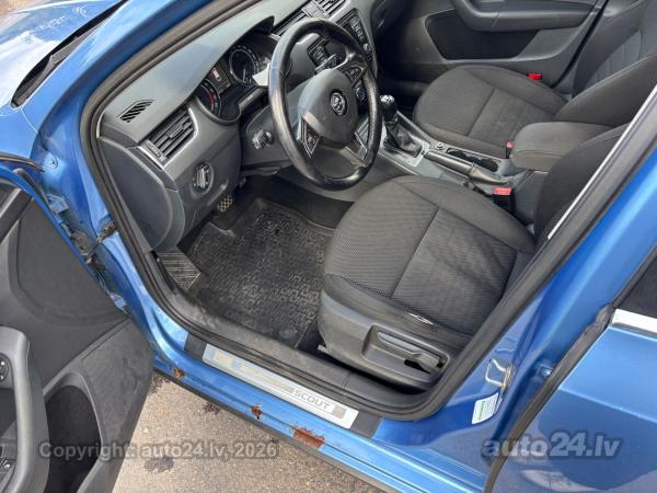 Skoda Octavia 2014 in Parnu on AUTOMOTO.COM.LV Blue Skoda Octavia 2014 in Parnu, with an engine capacity of 2.00 L and mileage of 377 thousand km for 5400 €, photo 5 on AUTOMOTO.COM.LV