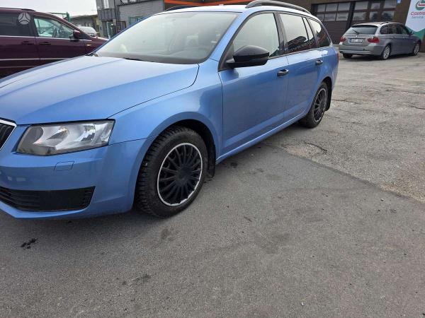 Blue Skoda Octavia 2015 in Kretinga, with an engine capacity of 1.20 L and mileage of 335 thousand km for 4500 €, photo 2 on AUTOMOTO.COM.LV